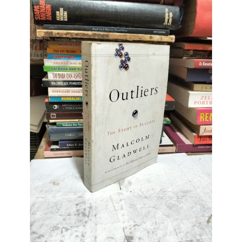 Jual Buku Import OUTLIERS by Malcolm Gladwell | Shopee Indonesia