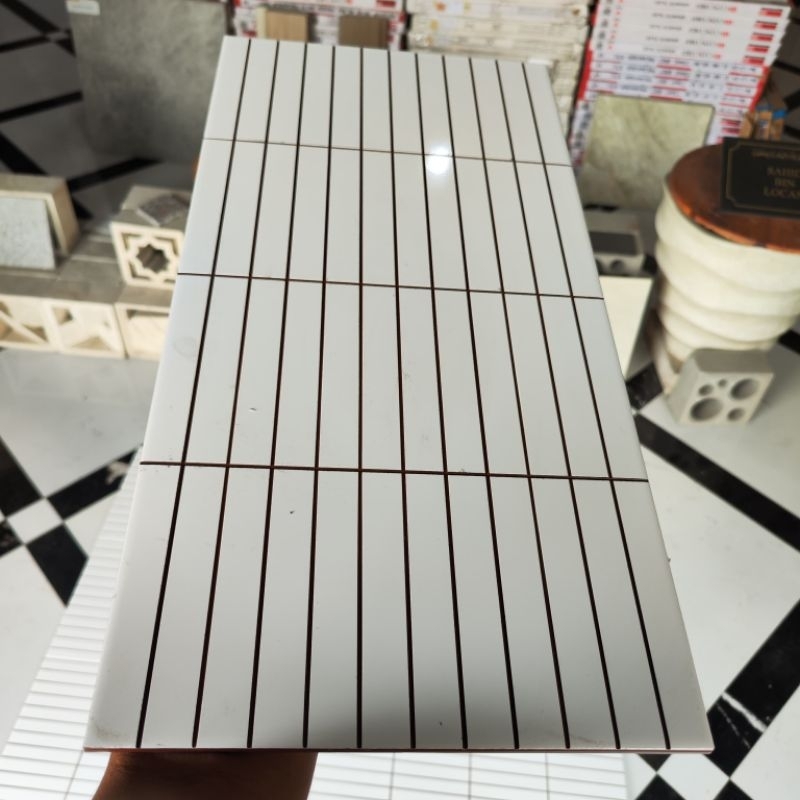 Jual Keramik Mosaik Precut Nat Palsu 30x60 Putih Polos | Shopee Indonesia