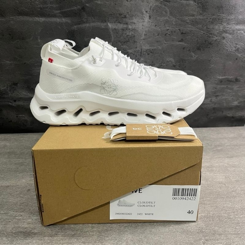 Jual Sepatu Loewe X On Running Cloudtilt White | Shopee Indonesia