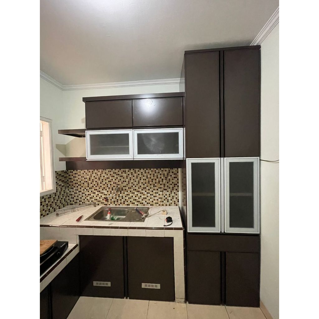 Jual Kitchen Set dan Pintu Tungku Warna Coklat dan Putih Aluminium ...