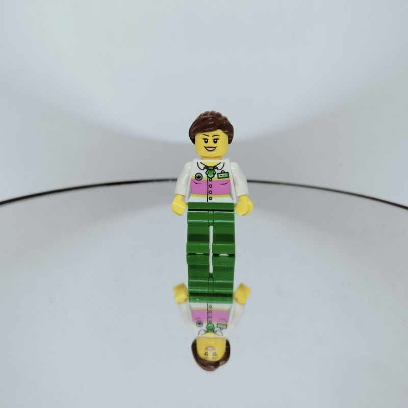 Jual Minifigure Lego Ori Supermarket Female Shop Assistant - twn228 ...