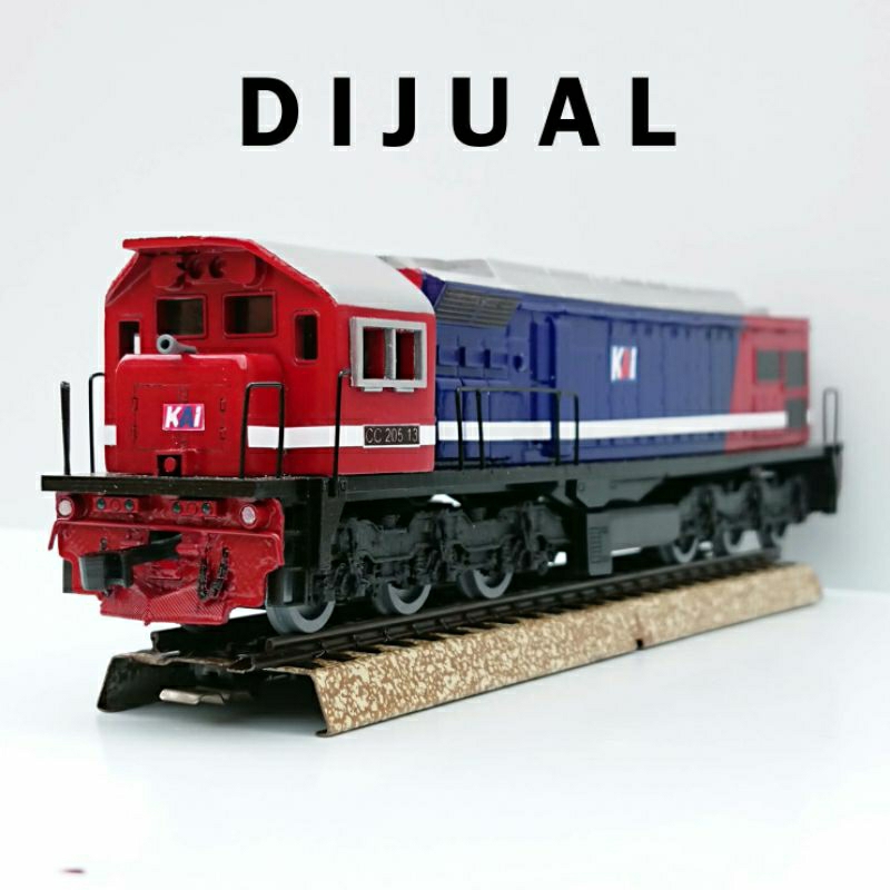 Jual Miniatur Kereta Diesel CC205 Livery RnB logo KAI | Shopee Indonesia