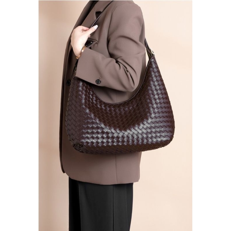 Jual JC Shoulder Bag Anyam Crescent Bag Wanita Medium - JB1938 | Shopee ...