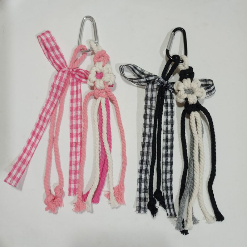Jual Gantungan Tas Kunci Keychain Tas Pita Kotak Kotak Macrame Bunga ...