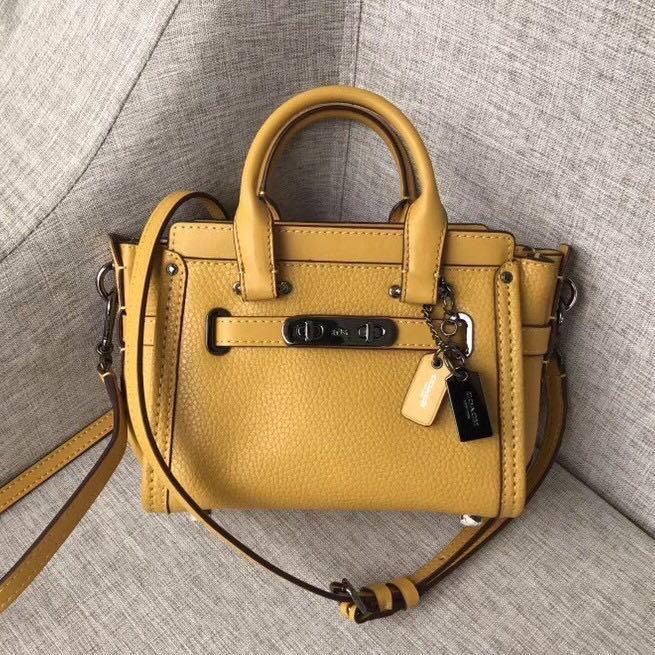 Jual TAS CH C36235 Light Saddle Pebble Leather Swagger | Shopee Indonesia