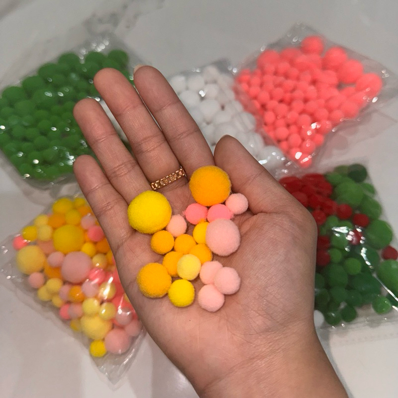 Jual Pom Pom (MIX) Premium / bola bulu bulat / MIX Size | Shopee Indonesia