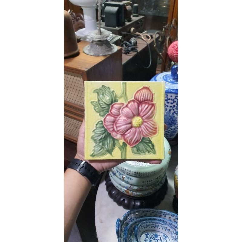 Jual Ubin/ tegel keramik Furniture jadul antik motif timbul | Shopee ...