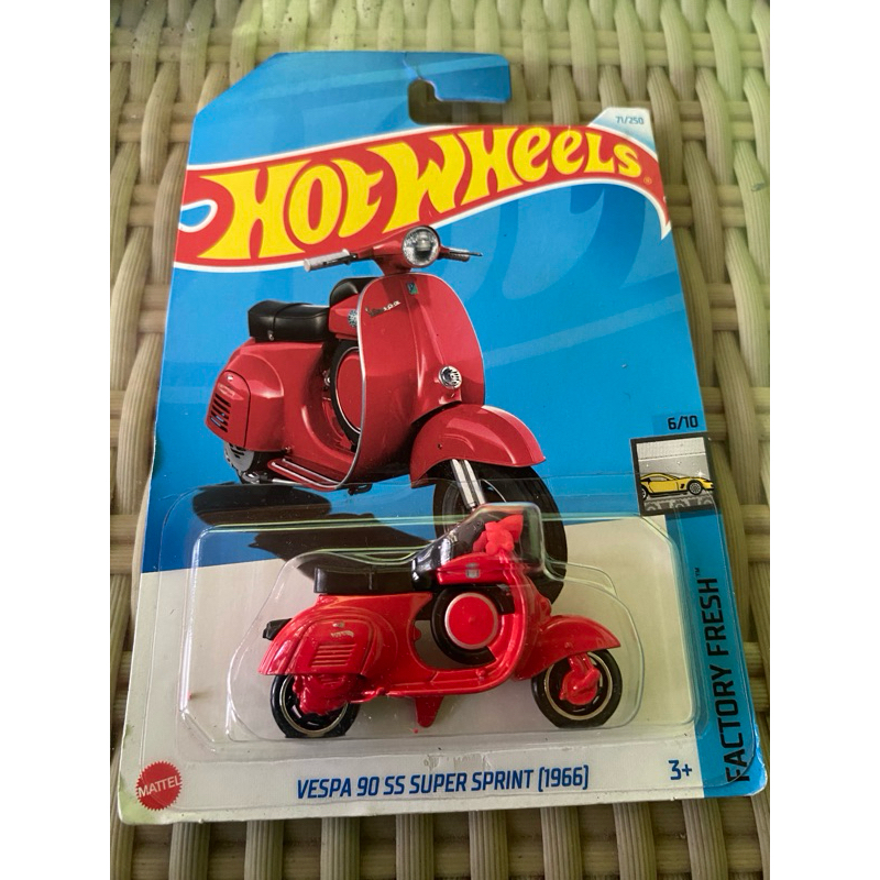 Jual Hotwheels vespa ss 90 super sprint merah | Shopee Indonesia
