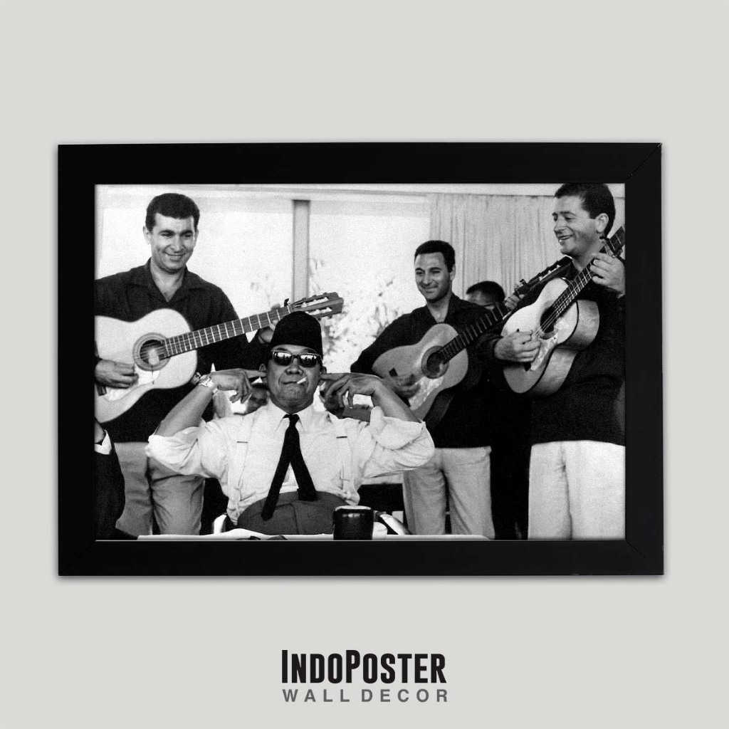 Jual Poster Jadul Retro Vintage Foto Presiden Soekarno Smoking dan Trio ...