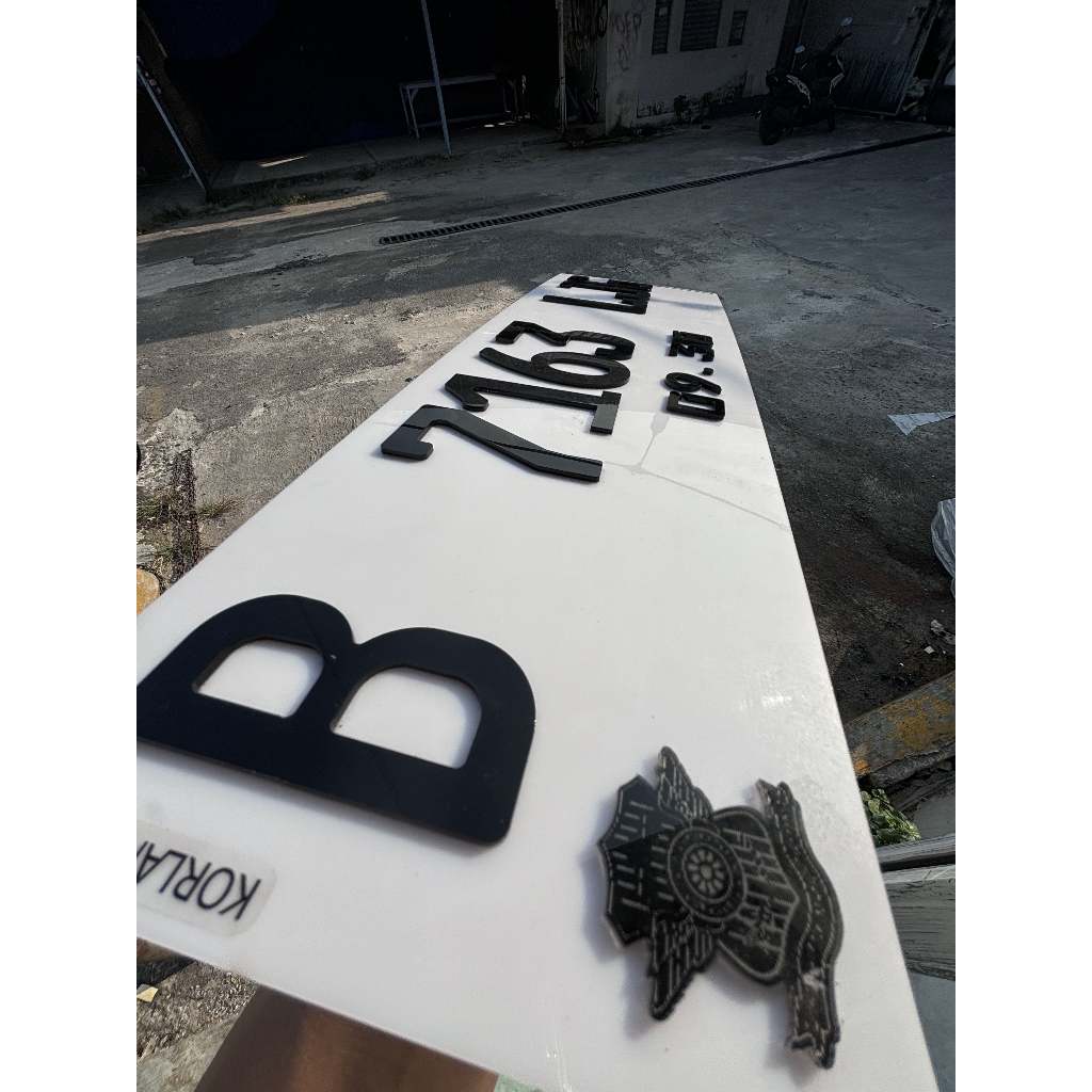 Jual Plat Nomor Mobil Custom Akrilik Timbul FONT BARU FE LANCIP PUTIH ...