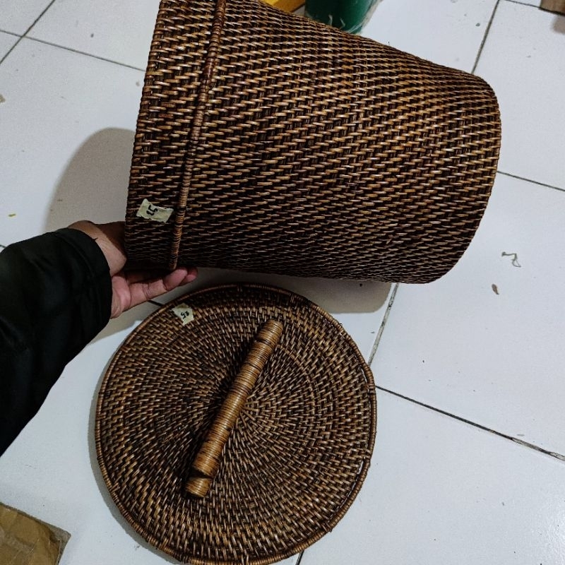 Jual trash bin rattan tempat sampah rotan set inner dan tutup | Shopee Indonesia