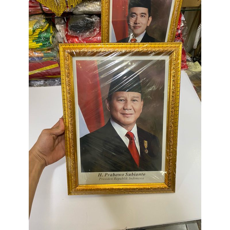 Jual Poster Foto Presiden RI Prabowo Gibran 2024 ukuran 25x35 | Shopee ...