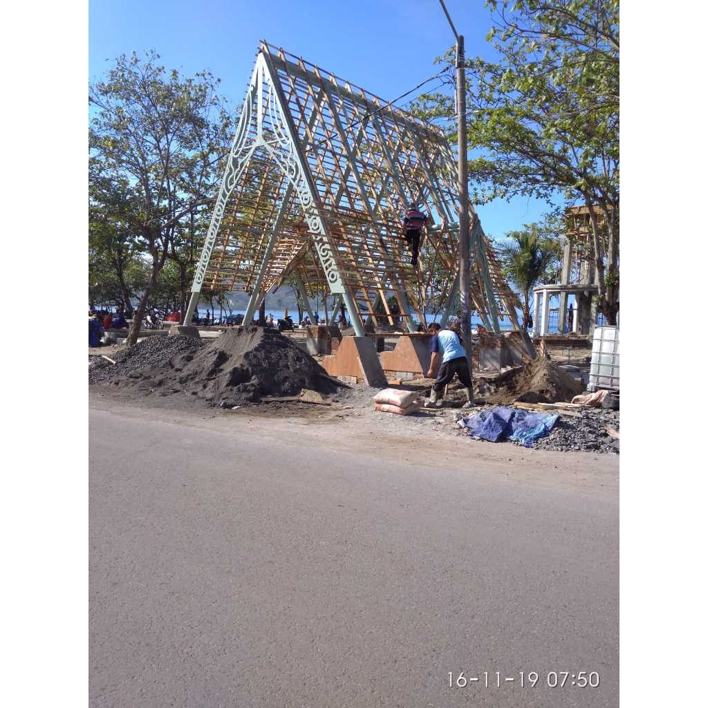 Jual Gazebo taman besi atap kayu minimallis modern Bandung | Shopee ...