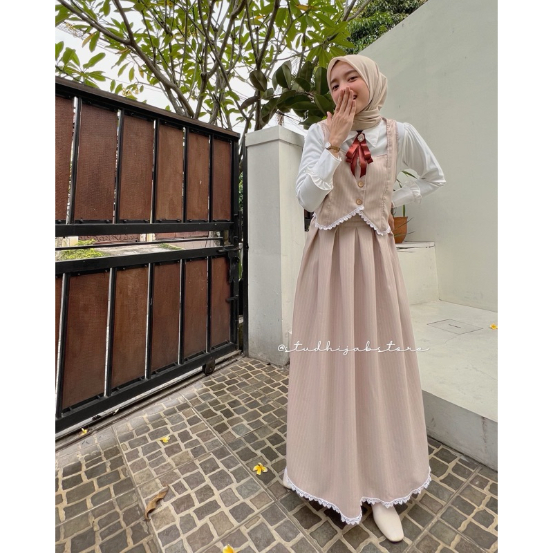 Jual ERLINA Set Outfit Yearbook by Studhijabstore | Shopee Indonesia
