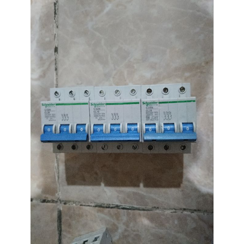 Jual mcb pln Schneider 3pashe 10 16 20 25 35 50 original | Shopee Indonesia