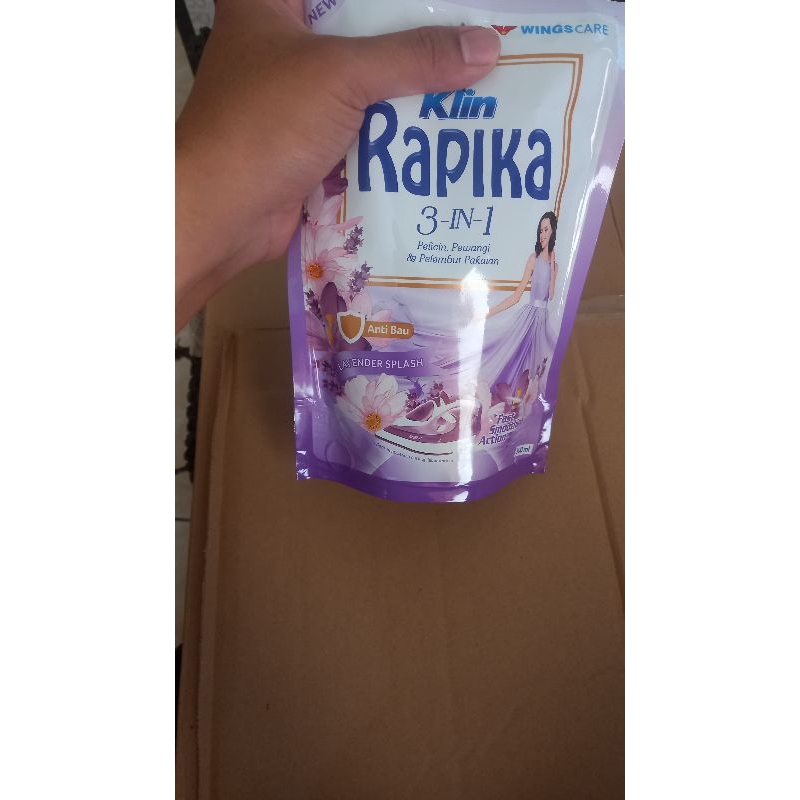 Jual RAPIKA REFIL 3in1 300ml,, PELICIN PELEMBUT DAN PEWANGI PAKAIAN ...