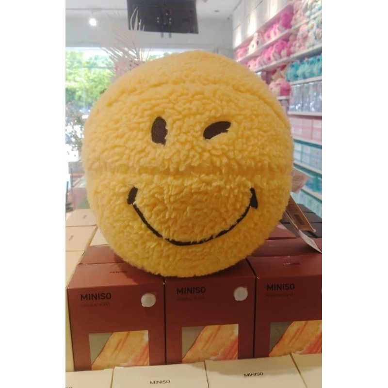 Jual MINISO SMILLEY BONEKA BULAT 25CM | Shopee Indonesia