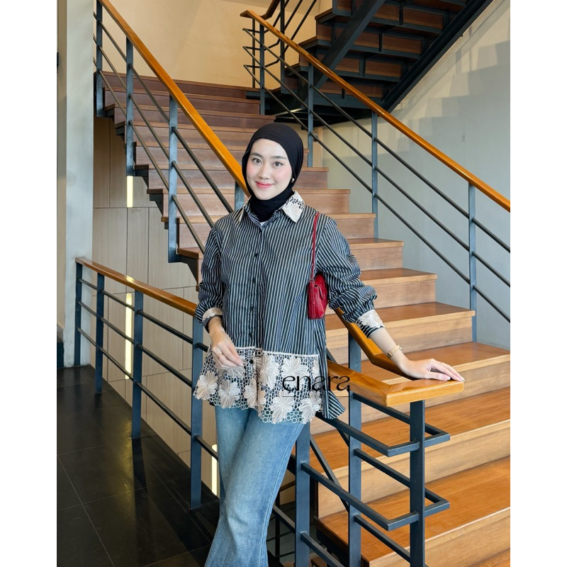 Jual ENARA OUTFIT - MECCA BASIC - atasan salur by enara outfit | Shopee ...
