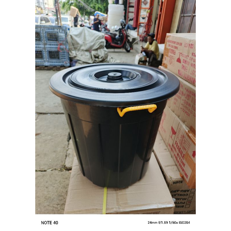 Jual Ember Plastik hitam Tong Air 60 Liter Tutup Besar 60L MURAH - PM | Shopee Indonesia