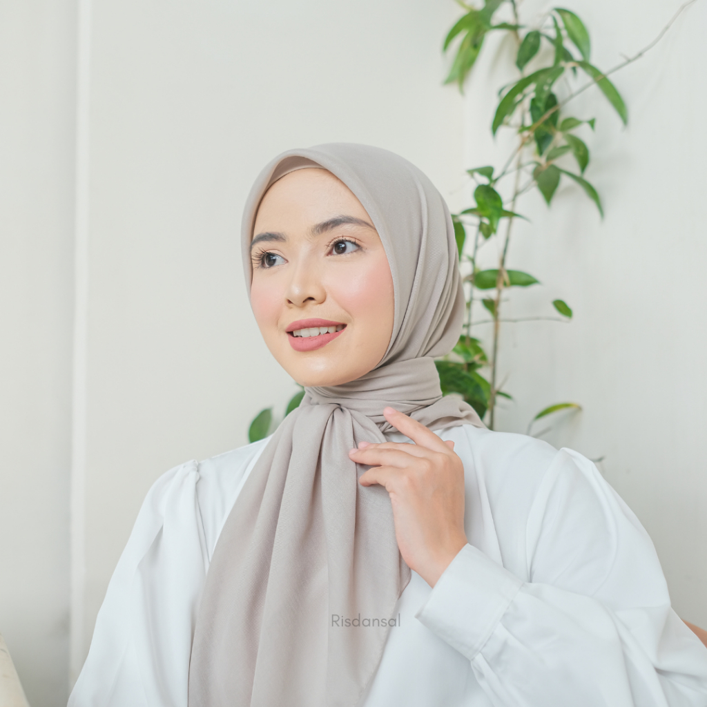 Jual RISDANSAL-Paris premium warna Biscuit hijab segiempat bahan voal ...