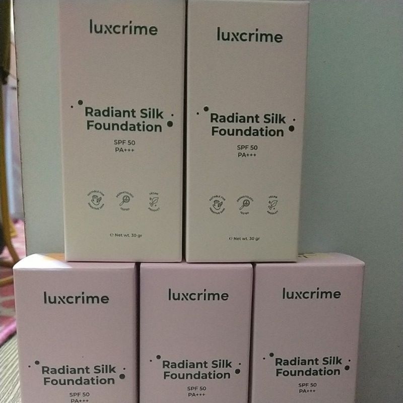 Jual Luxcrime Radiant Silk Foundation Spf 50 PA +++ | Shopee Indonesia