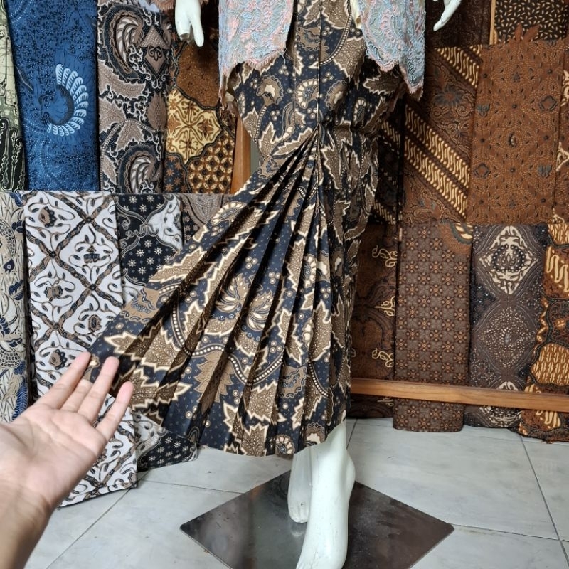 Jual Rok Wiru dan Selendang Batik Wijaya Kusuma Lawasan Krem Hitam ...