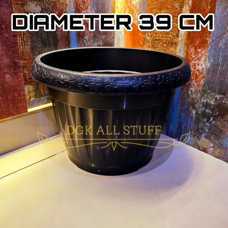 Jual Pot Bunga Bulat Besar Hitam Plastik Murah Diameter 39 cm | Shopee ...