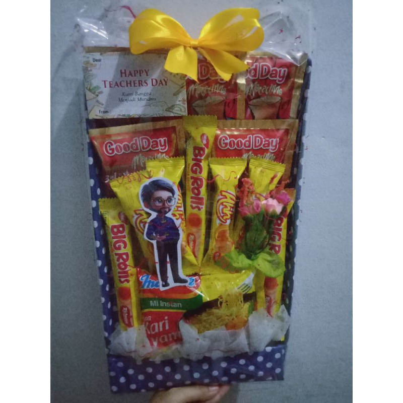 Jual Bucket Bunga edisi Snack Box dan Indomie | Shopee Indonesia