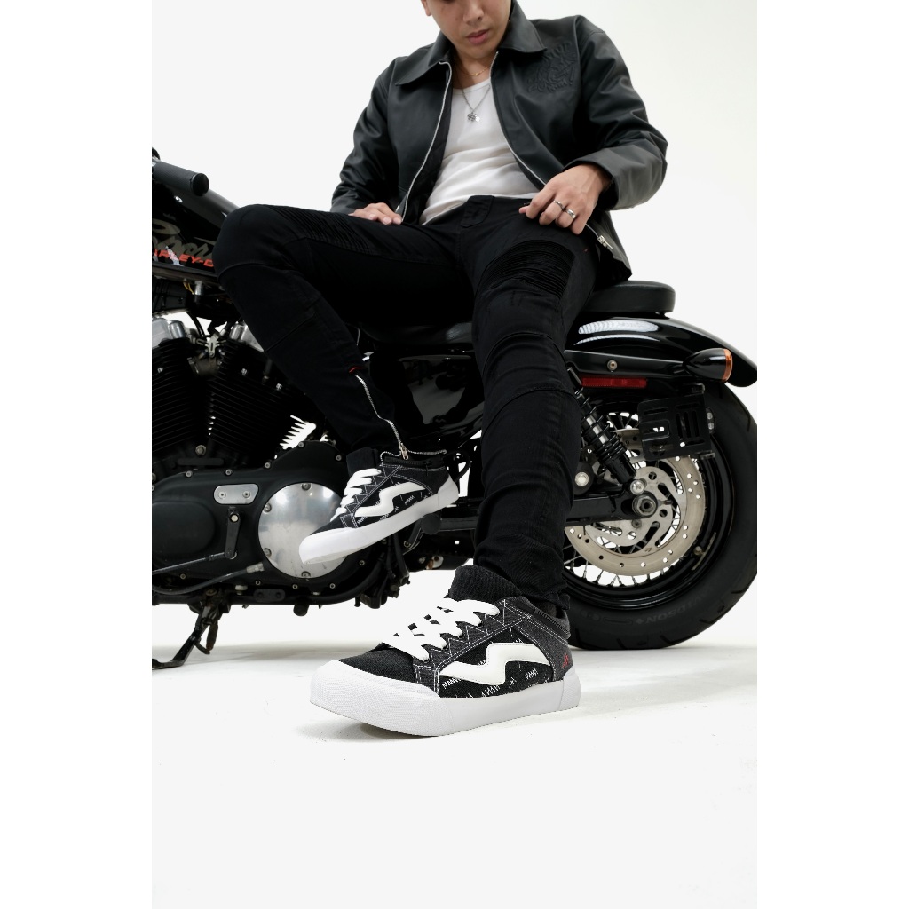 Jual Patrobas x Denim It Up Biker Onyx Sneakers | Shopee Indonesia