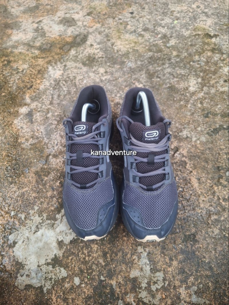 Jual Decathlon Kalenji SEPATU LARI PRIA ACTIVE GRIP ABU/HITAM | Shopee ...