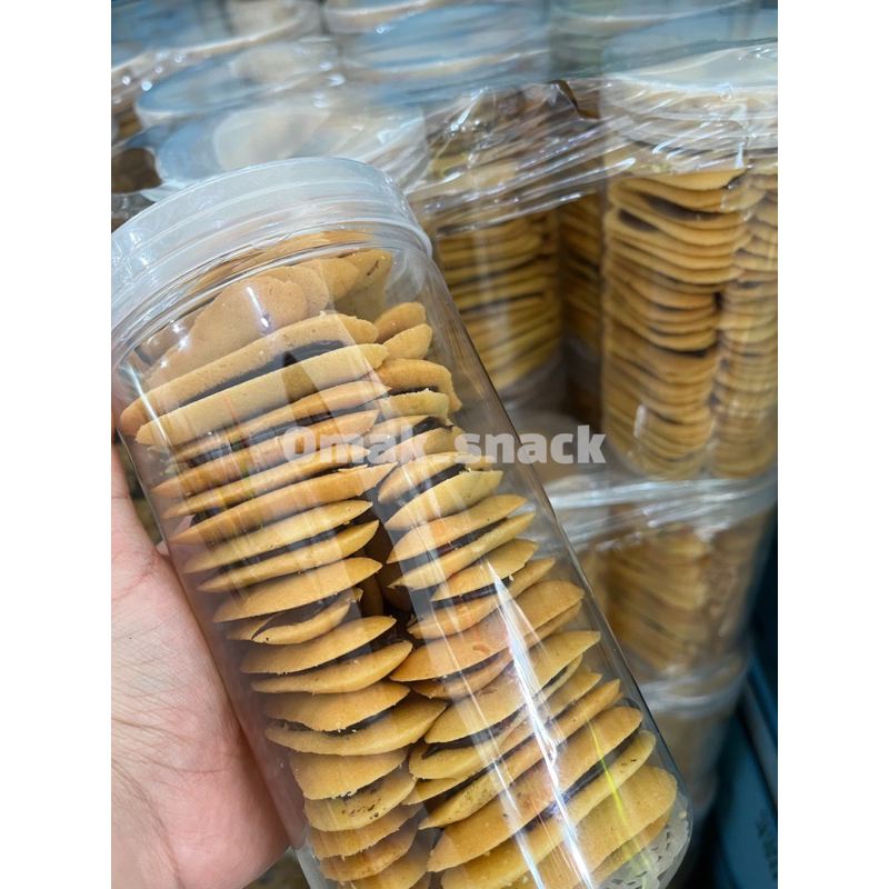 Jual Kue Omak Premium Lidah Kucing Coklat, Lidah Kucing Matcha dan ...