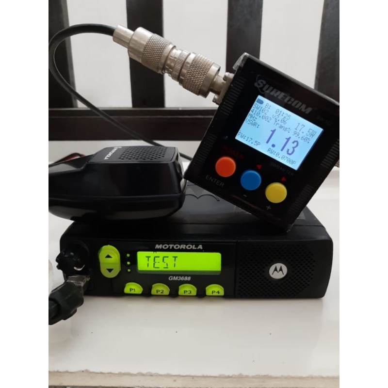 Jual RADIO RIG MOTOROLA GM3688 UHF 403 MHZ KONDISI NORMAL | Shopee ...