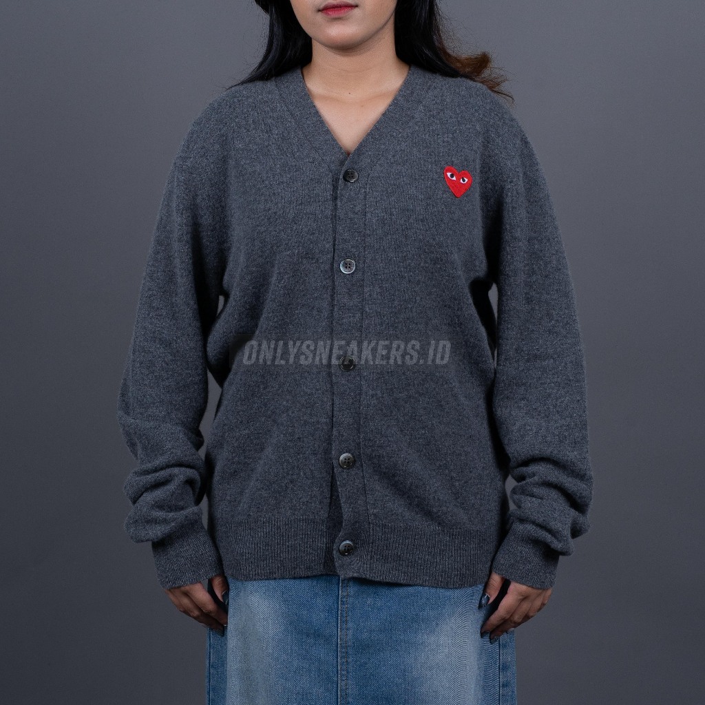 Jual CDG PLAY RED HEART KNIT CARDIGAN SWEATER GREY (100% AUTHENTIC ...