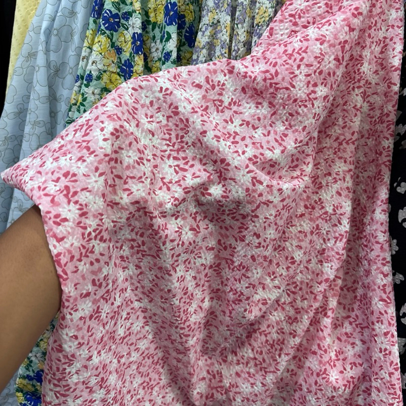 Jual kain katun cringkel motif bunga - kain katun motif bunga kecil ...