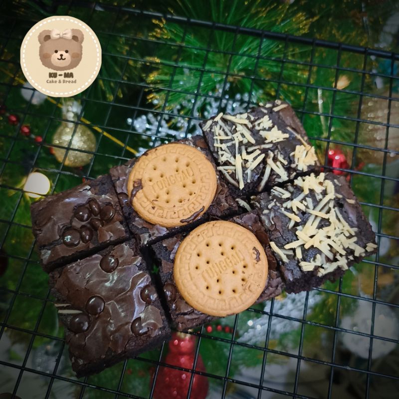 Jual Brownies panggang sekat tiga rasa 3x2 KU-MA Cake | Shopee Indonesia