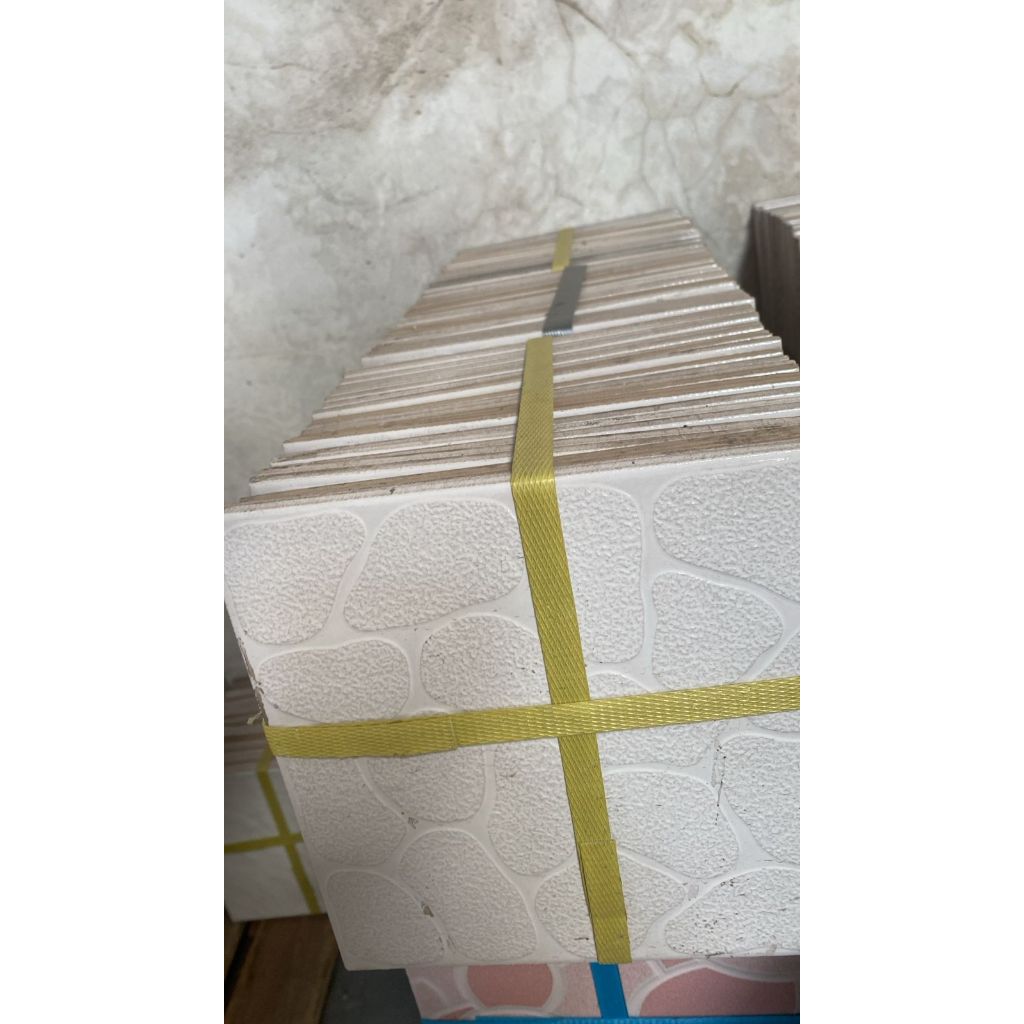 Jual KERAMIK TANPA DUS UK. 20X20 (PUTIH CORAK BATU) | Shopee Indonesia