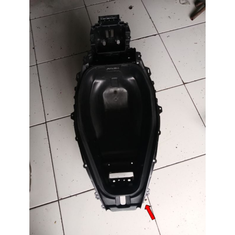 Jual box bagasi bawah jok Aerox 155 new bekas original | Shopee Indonesia