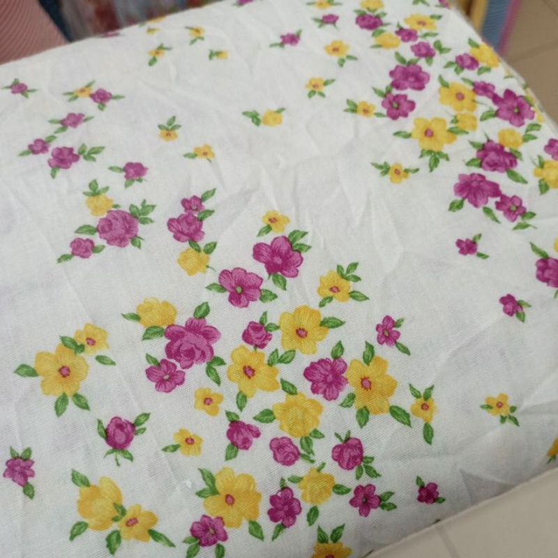 Jual KAIN KATUN MOTIF BUNGA KECIL DASAR PUTIH | Shopee Indonesia