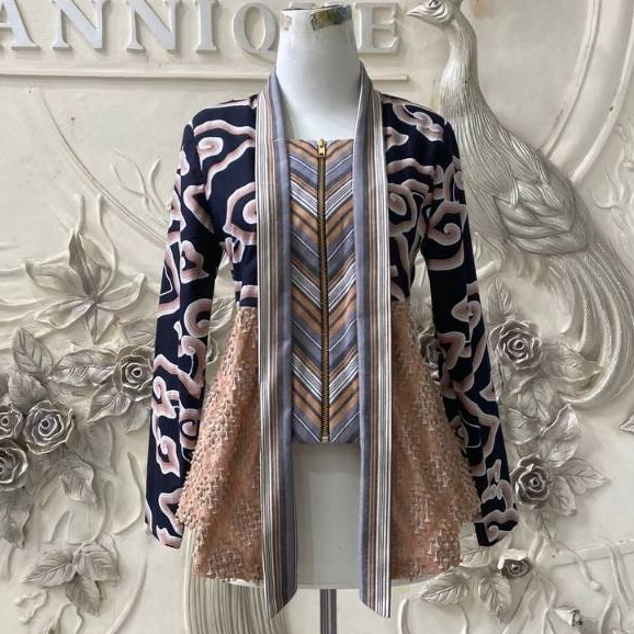 Jual Funky Kebaya Batik Mega Mendung-Hitam Kombinasi | Shopee Indonesia