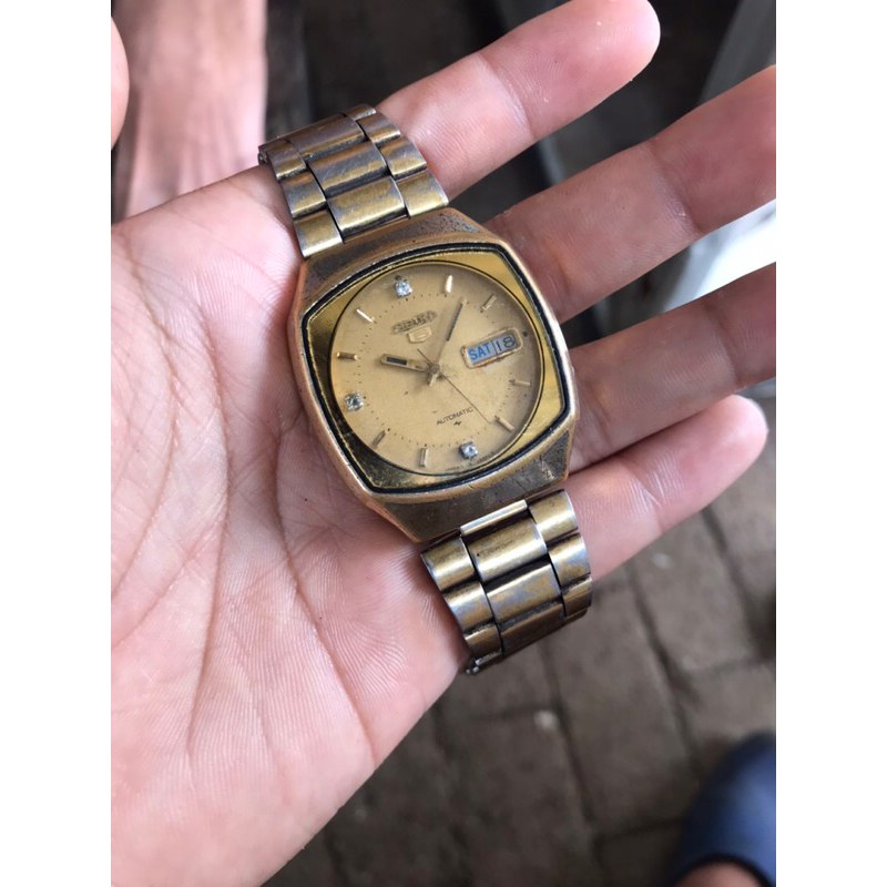 Jual JAM TANGAN SEIKO 5 AUTOMATIC 7009-5200 TV SHAPE GOLD LAWAS | Shopee Indonesia