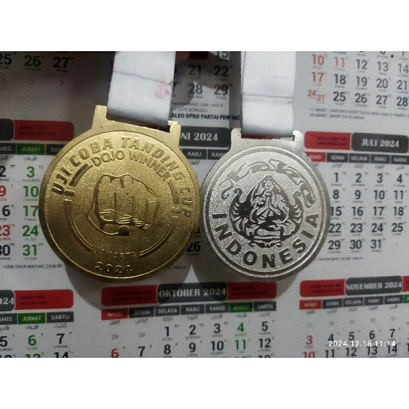 Jual Mendali Emas dan Perak Kejuaraan Karate | Shopee Indonesia