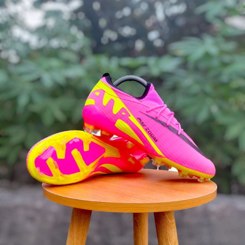 Jual Sepatu Bola Terbaru 2024 Terlengkap & Harga Terbaru Juni 2026 ...