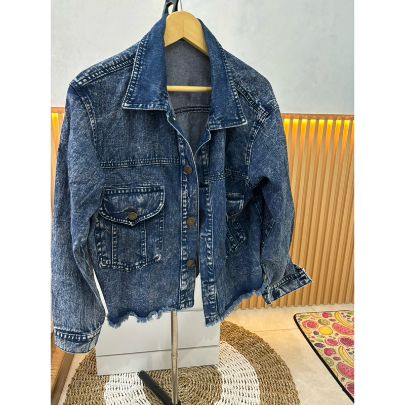 Jual [PRELOVED] Jacket Jeans wanita (baca keterangan) | Shopee Indonesia