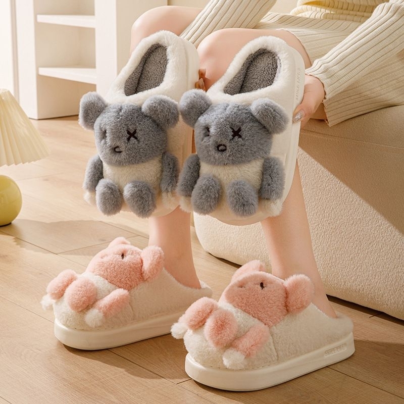 Jual sandal sendal slipper karet bulu boneka bearbrick hangat empuk ...