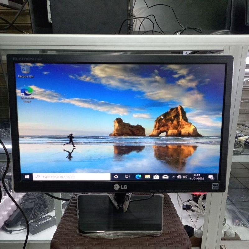 Jual MONITOR LED LG 19INCH LENGKAP KABEL | Shopee Indonesia