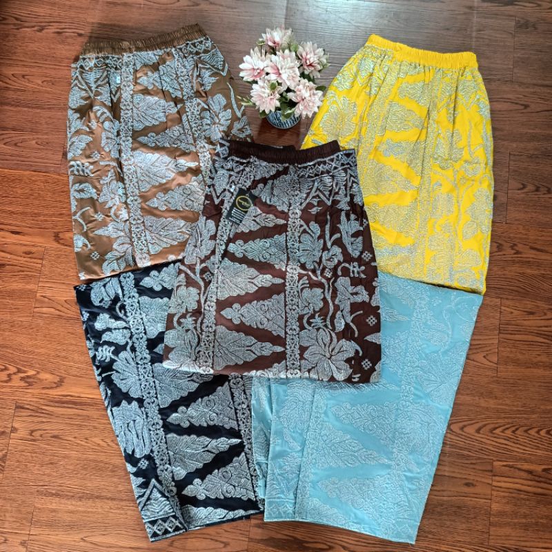 Jual kamen jadi bordir motif tumpal // rok bali // bawahan wanita ...
