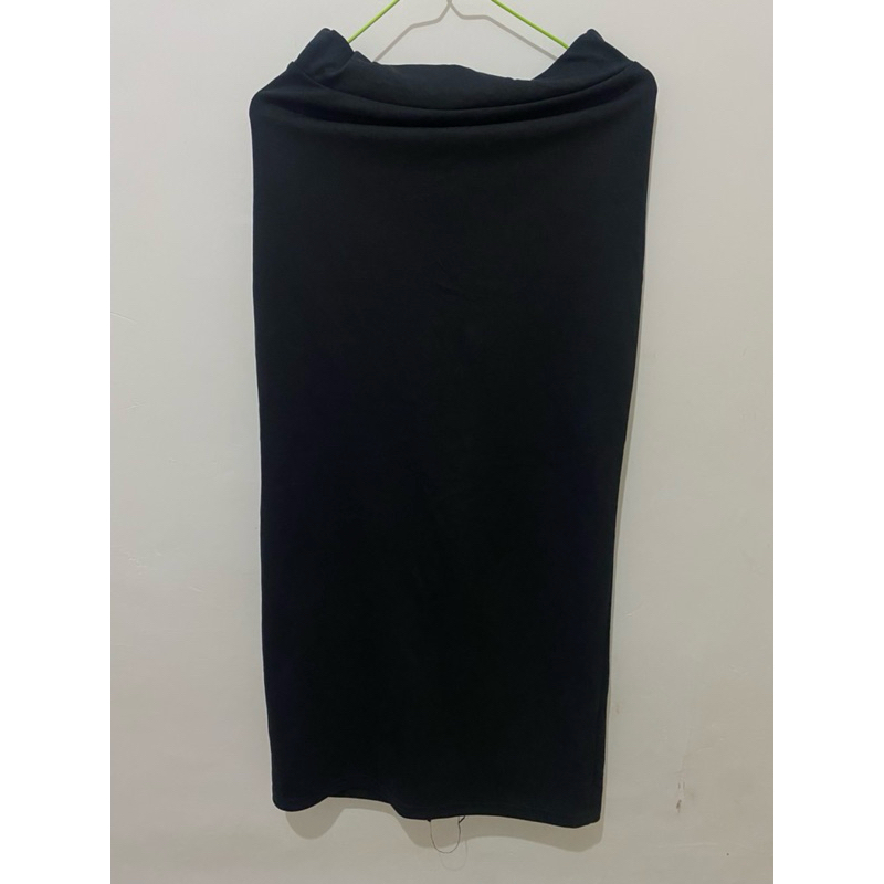 Jual PRELOVED ROK HITAM SPAN SCUBA | Shopee Indonesia