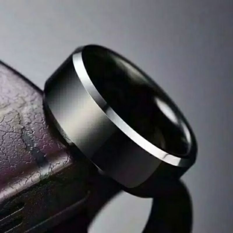 Jual Cincin titanium pria hitam silver polos anti karat dan luntur ...