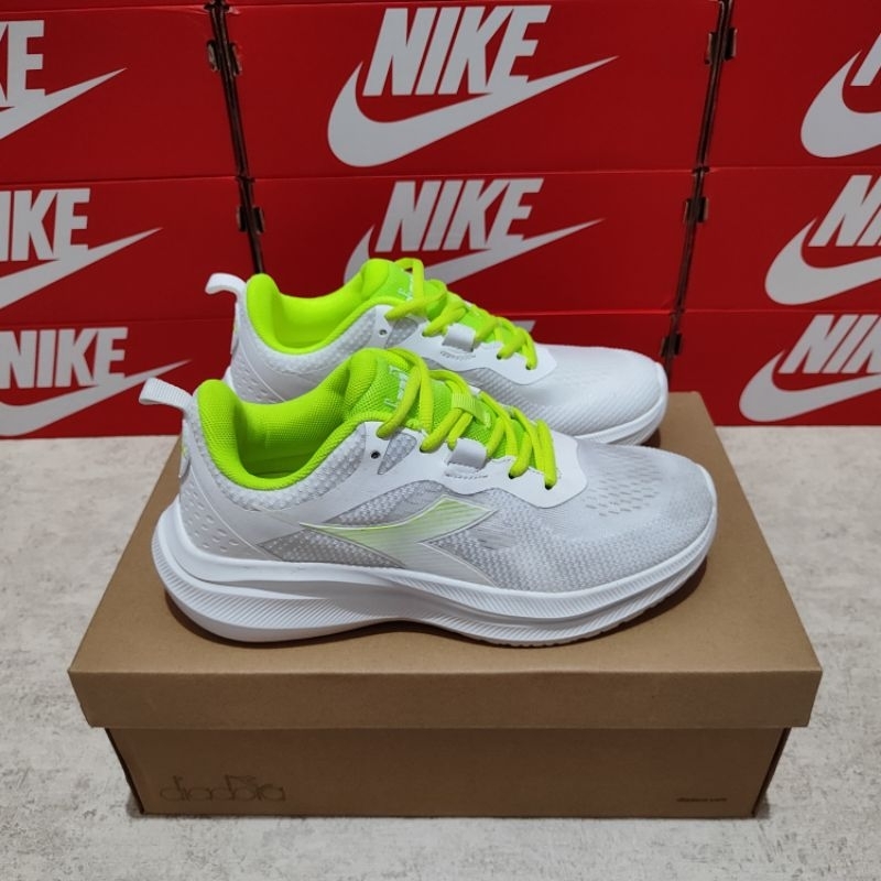 Jual Diadora Running KOBUSER Women's - Light Green [Ex Display/Bekas ...