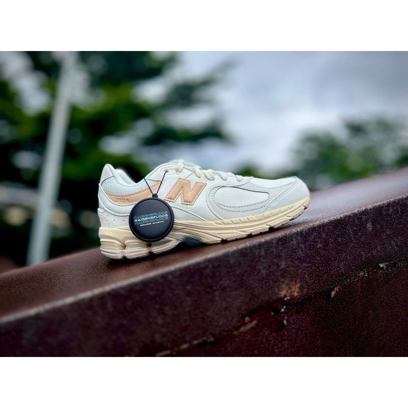 Jual New Balance 2002R Moonbeam Frappe GS (100% Original) | Shopee ...